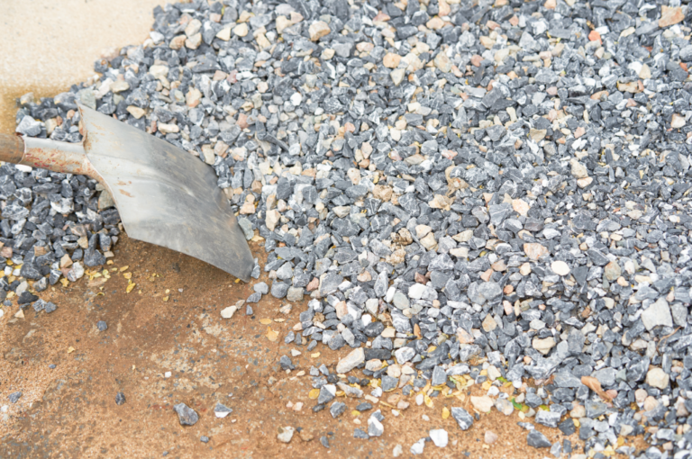 Pedra britada: qual é o tamanho certo para cada etapa da obra? - Depocasa